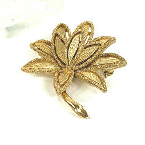 Avon | Jewelry | Vintage Avon Flower Brooch Gold Tone Filigree Pin ...